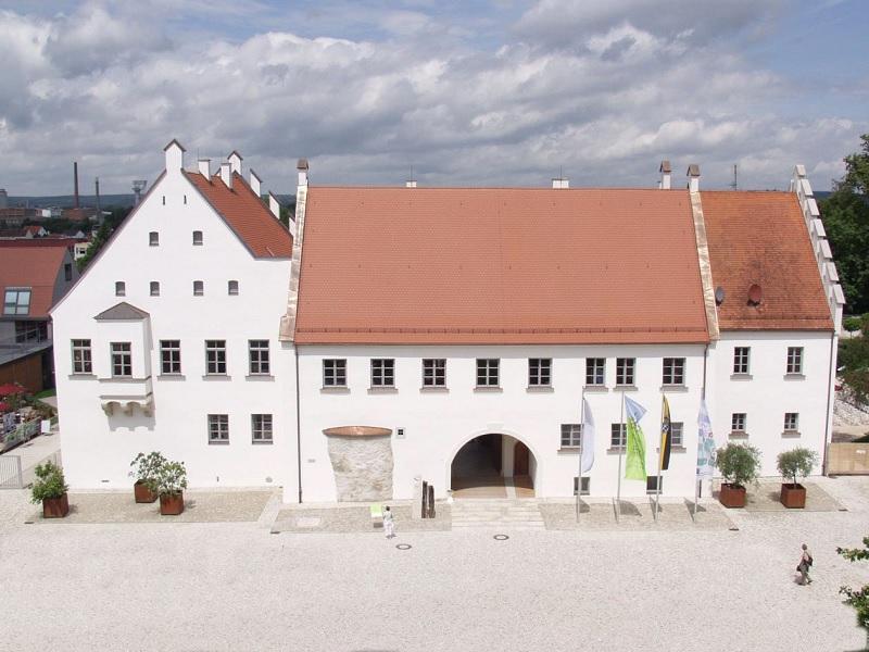 Kunst im Schloss mit Rainer Künstlerinnen und Künstlern|Rain|Donau-Ries ...