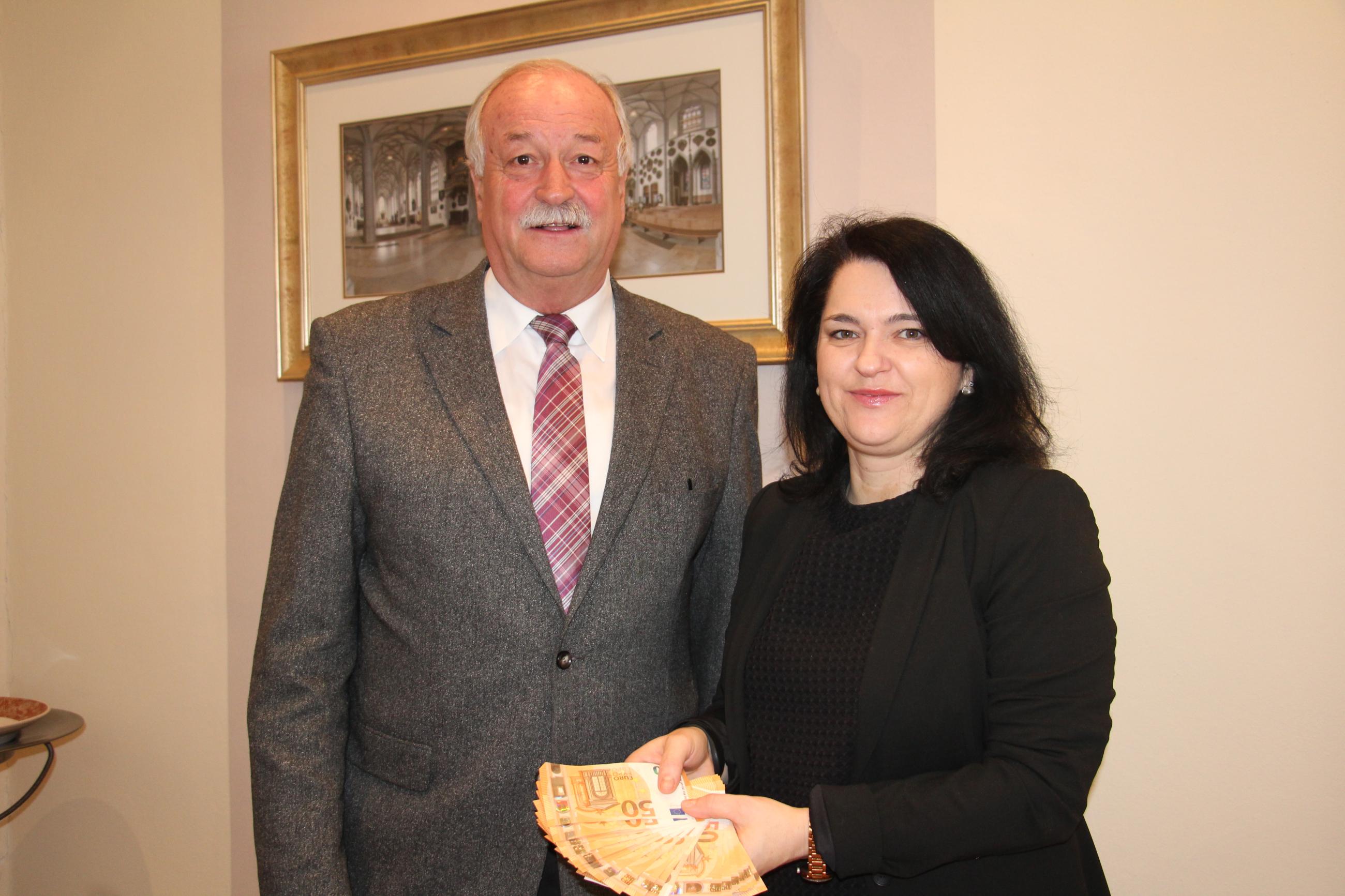 2nd Home Hotel spendet 1.200 Euro für „Nördlinger Hilfe in Not ...