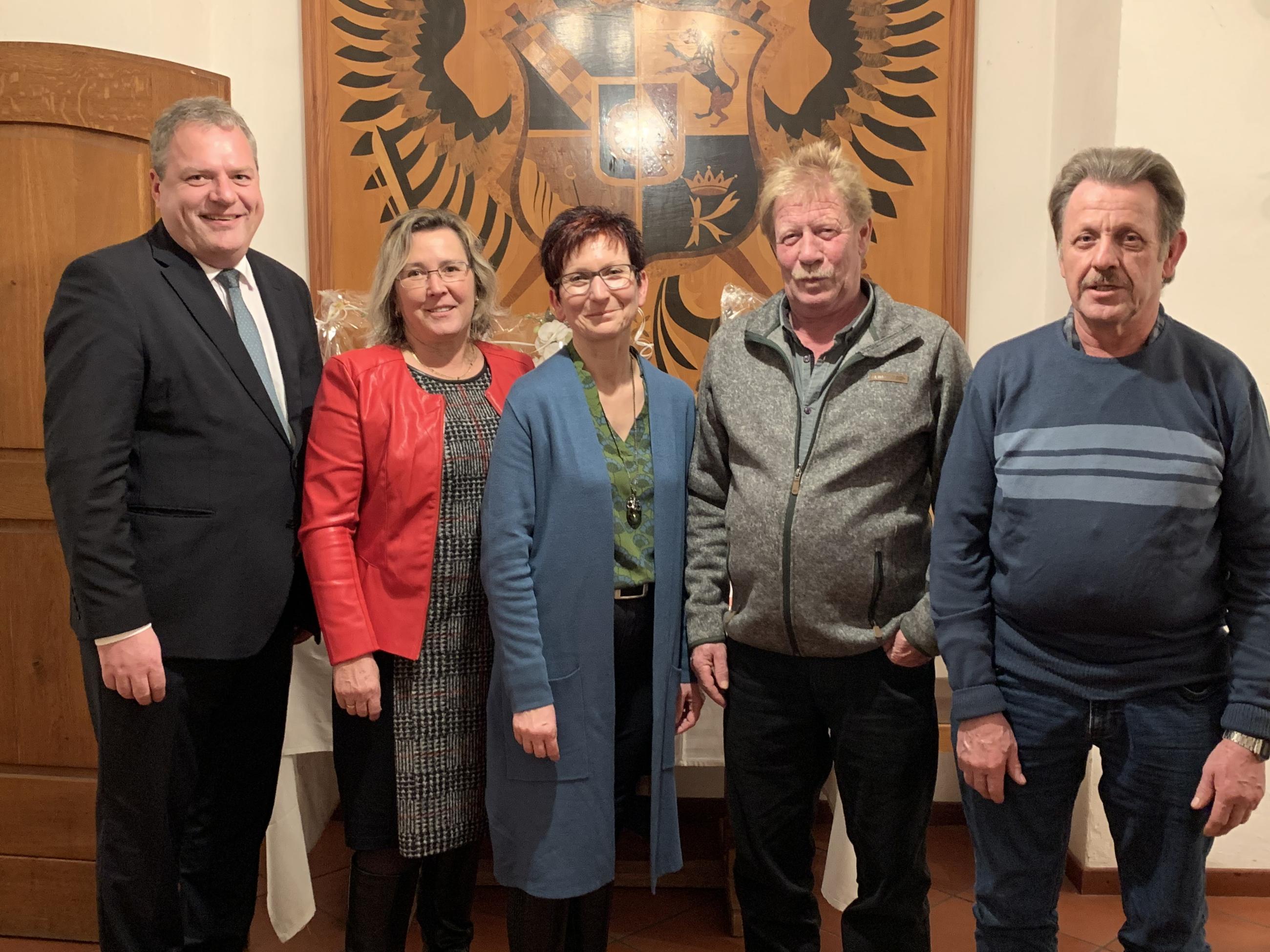 Bürgermeister Scharr dankt langjährigen Mitarbeitern|Kaisheim|Donau ...