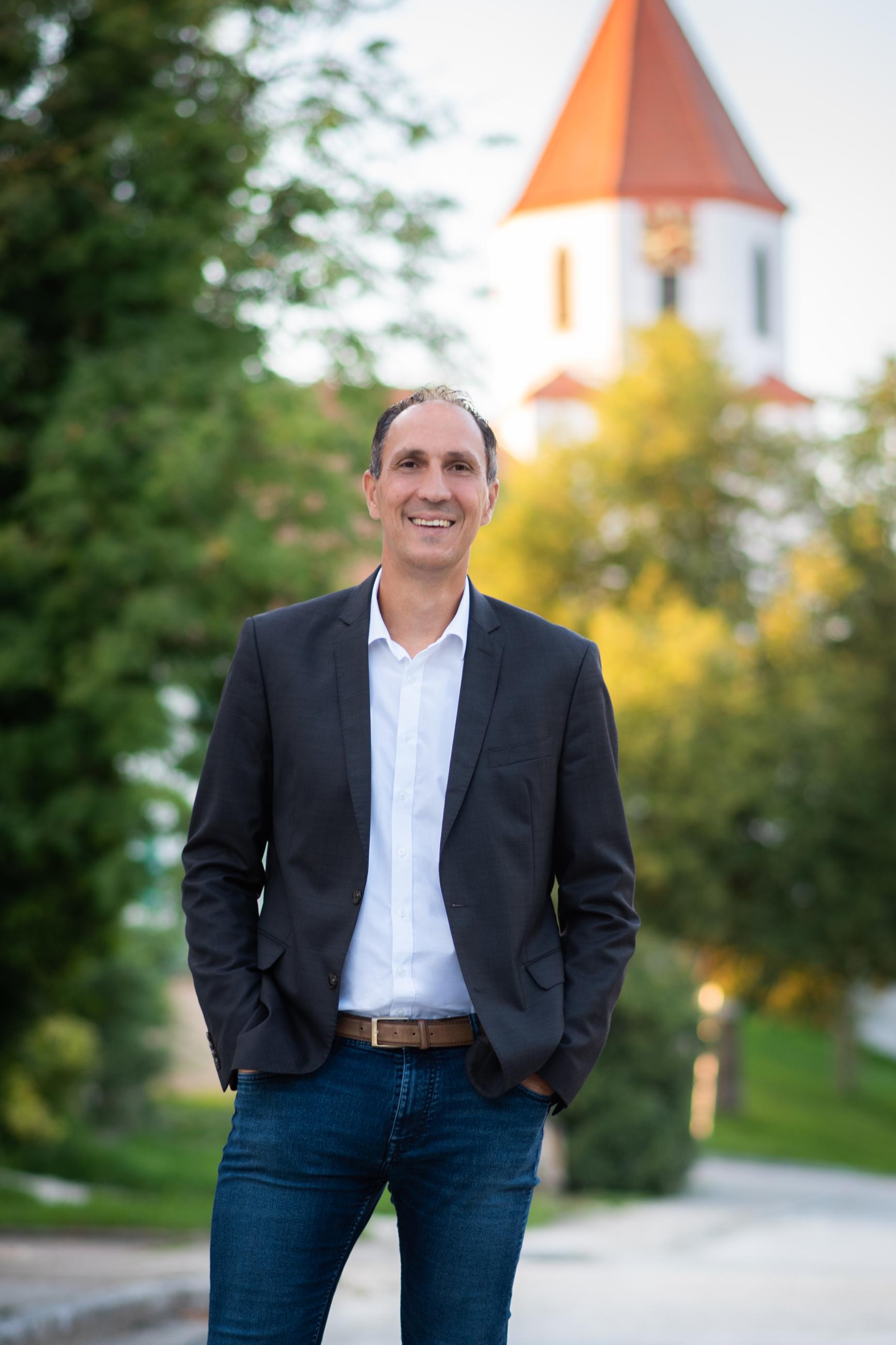 Christoph Schmid im Austausch mit Schülerinnen und Schülern|Landkreis ...