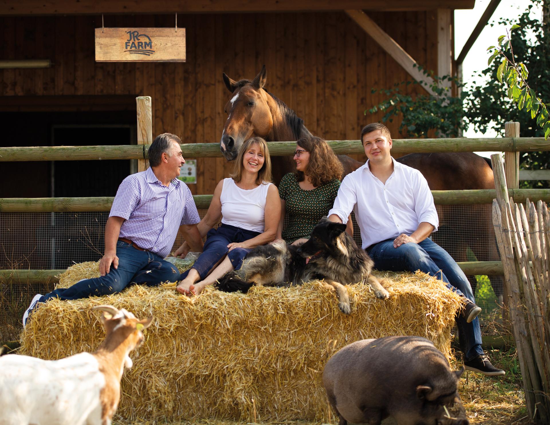 zur JR Farm GmbH mit 300 Mitarbeiter*innen|Holzheim|Donau-Ries-Aktuell