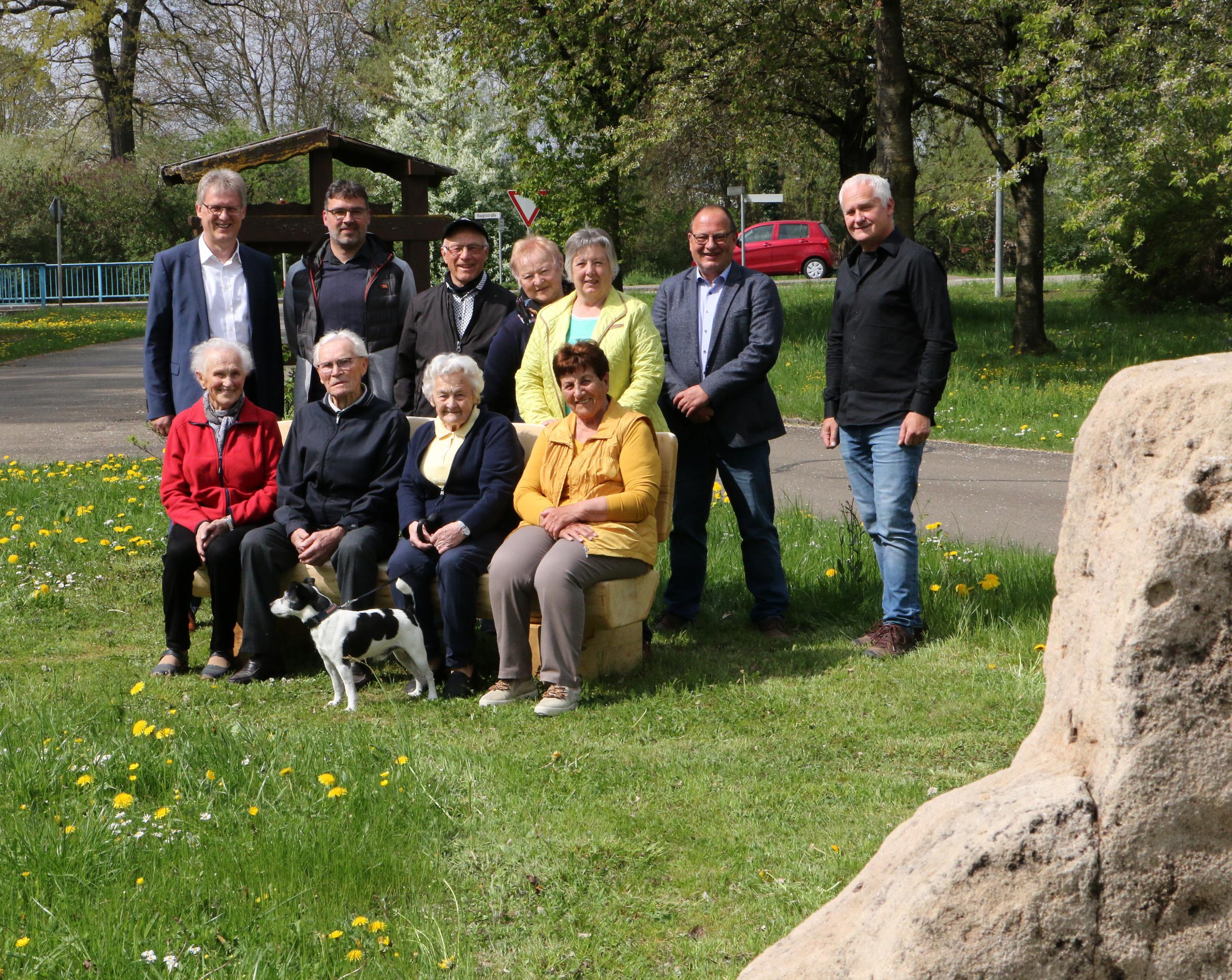 Ruhebank in Munningen aufgestellt |Munningen|Donau-Ries-Aktuell