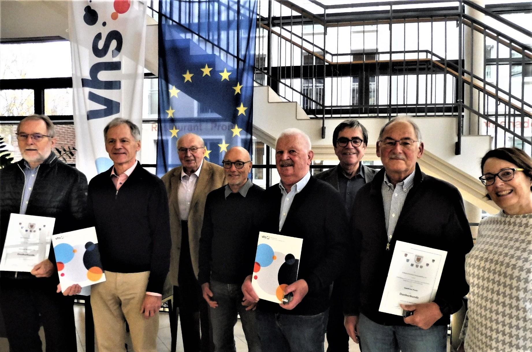 Vhs-Dozenten für jahrelanges Engagement ausgezeichnet|Donauwörth|Donau ...