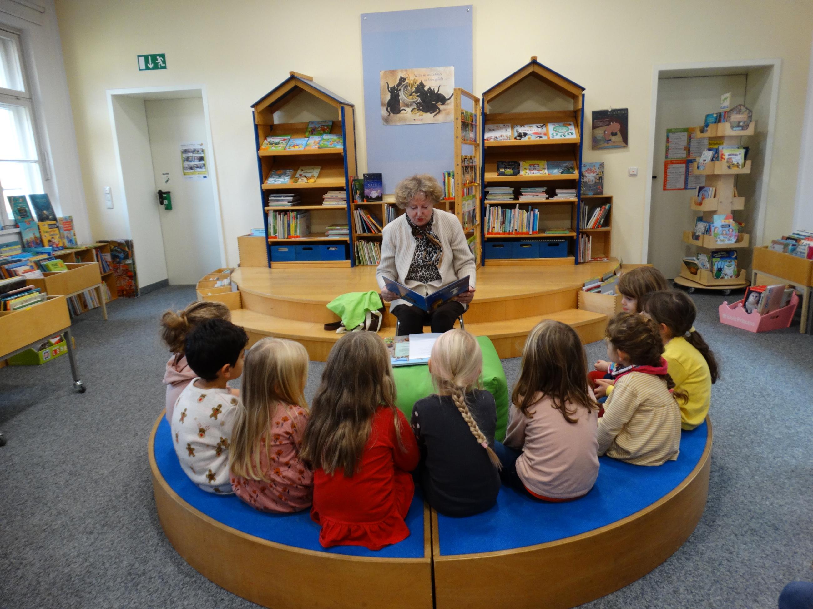 Lesemonat November – Vorlesen für Kinder in der Stadtbibliothek ...