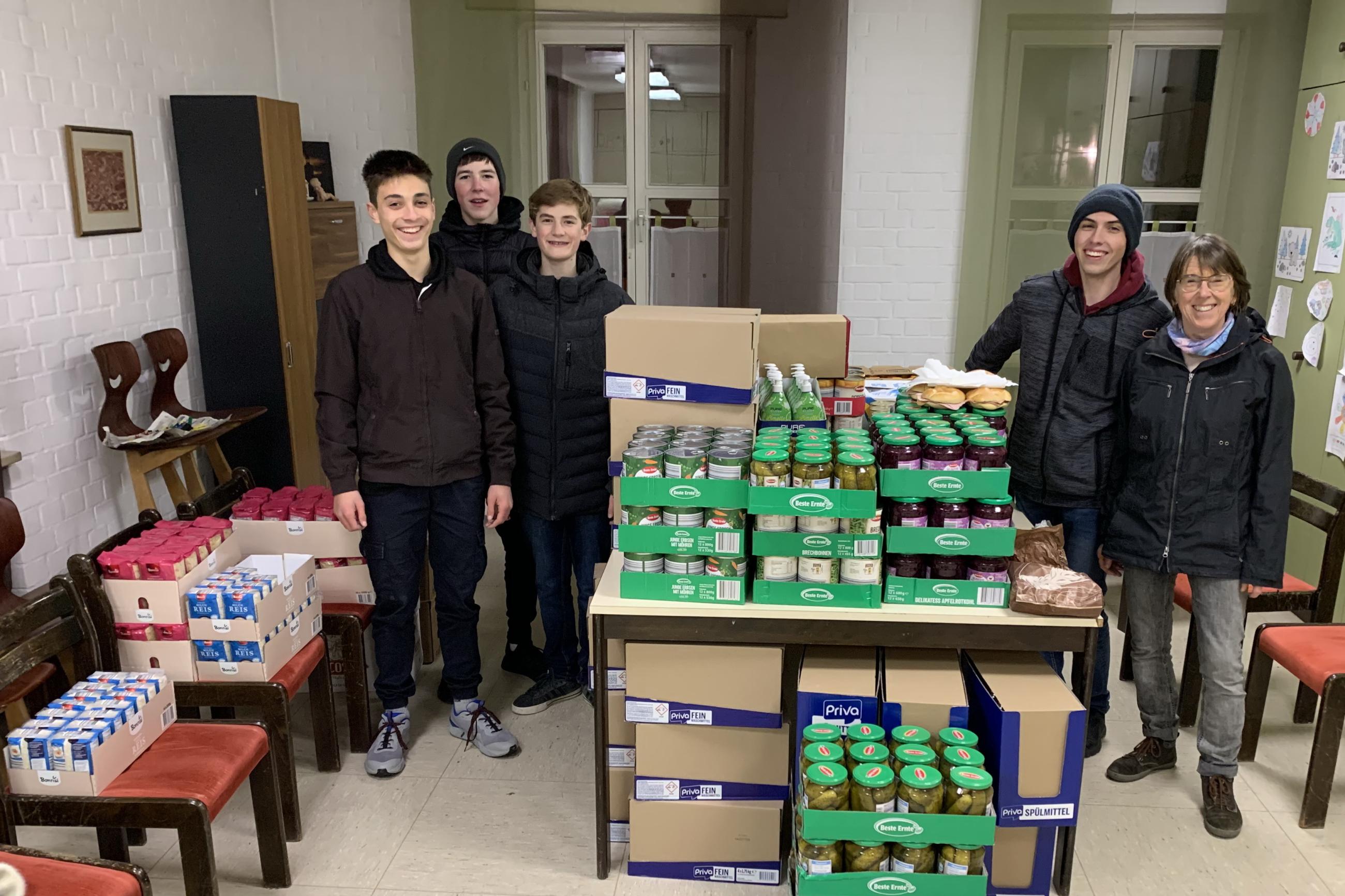 Weihnachtspakete für die Wemdinger Tafel|Wemding|Donau-Ries-Aktuell