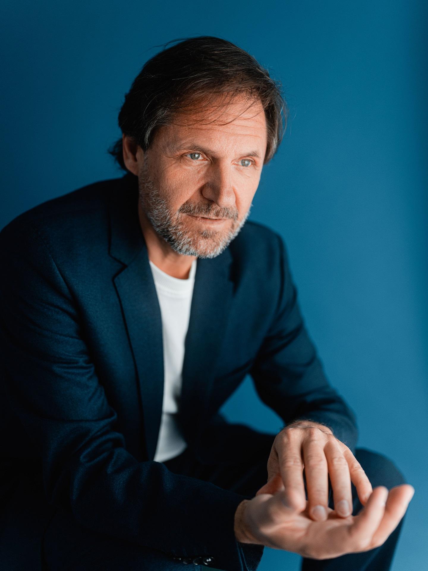 Winfried Frey inszeniert „Don Camillo und Peppone und die jungen Leute“ auf der Freilichtbühne ...