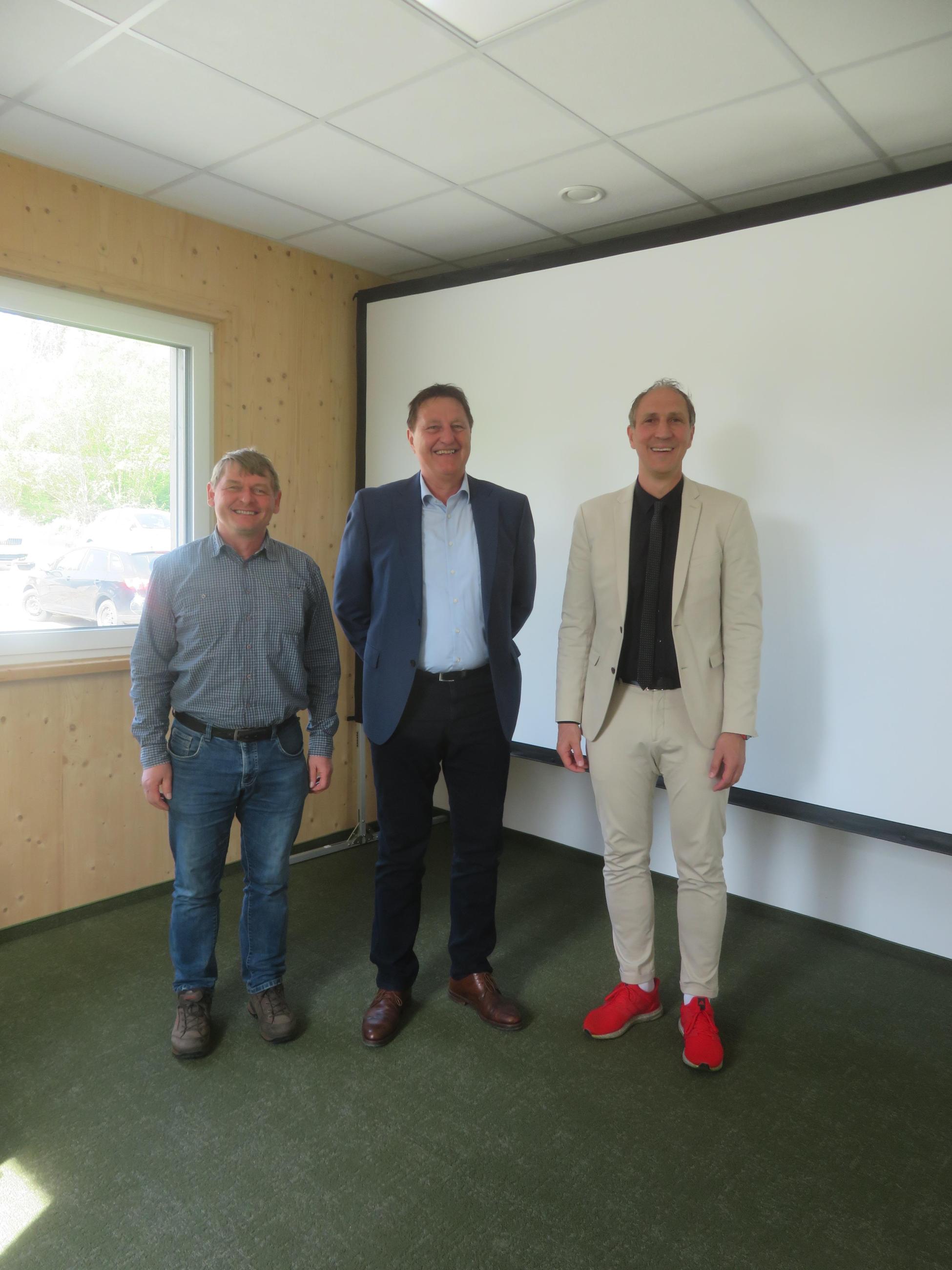 Christoph Schmid tauscht sich mit Waldbesitzervereinigung Nordschwaben ...