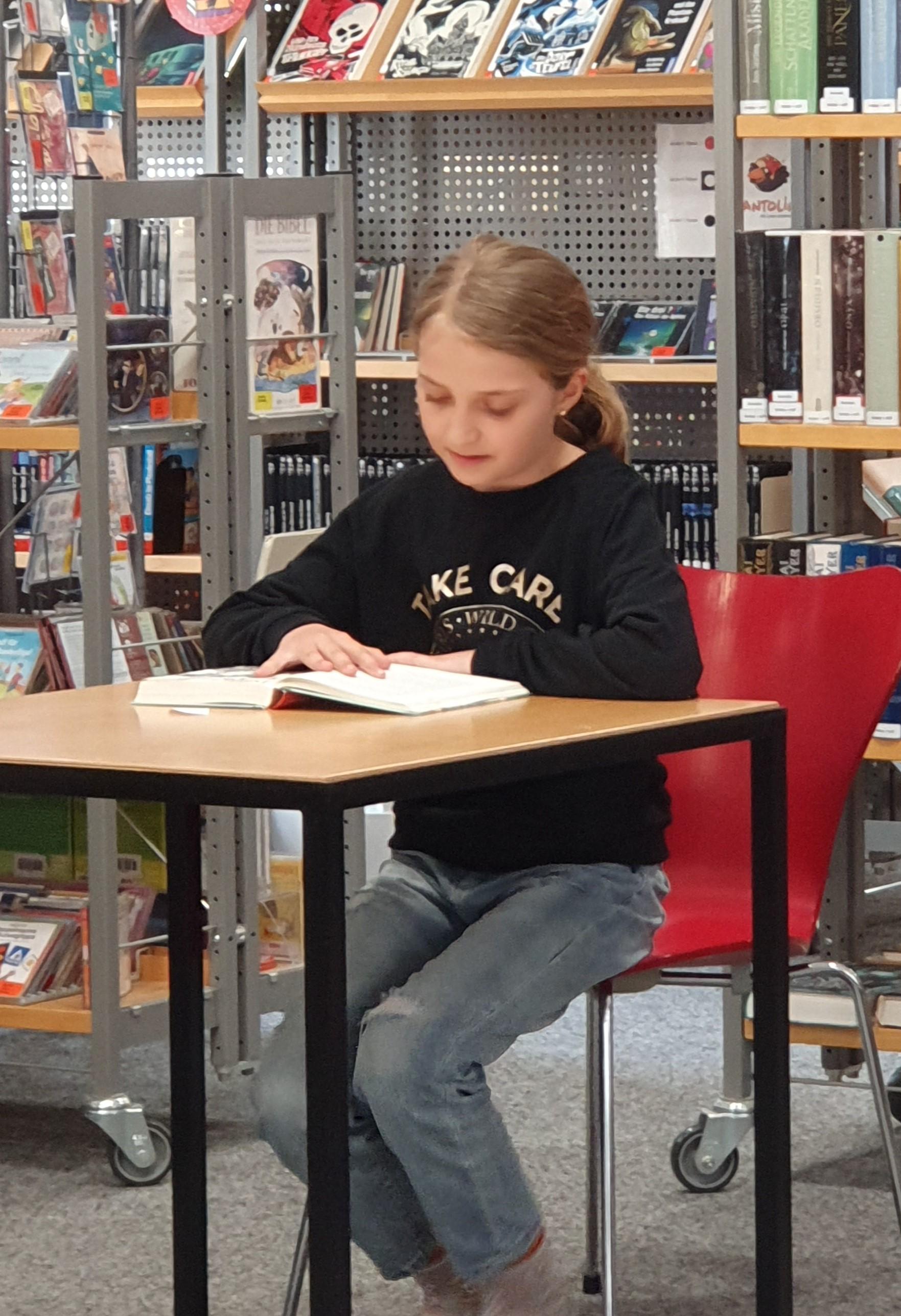 Verena Dollinger gewinnt den 12. Rotary-Vorlesewettbewerb|Donauwörth ...