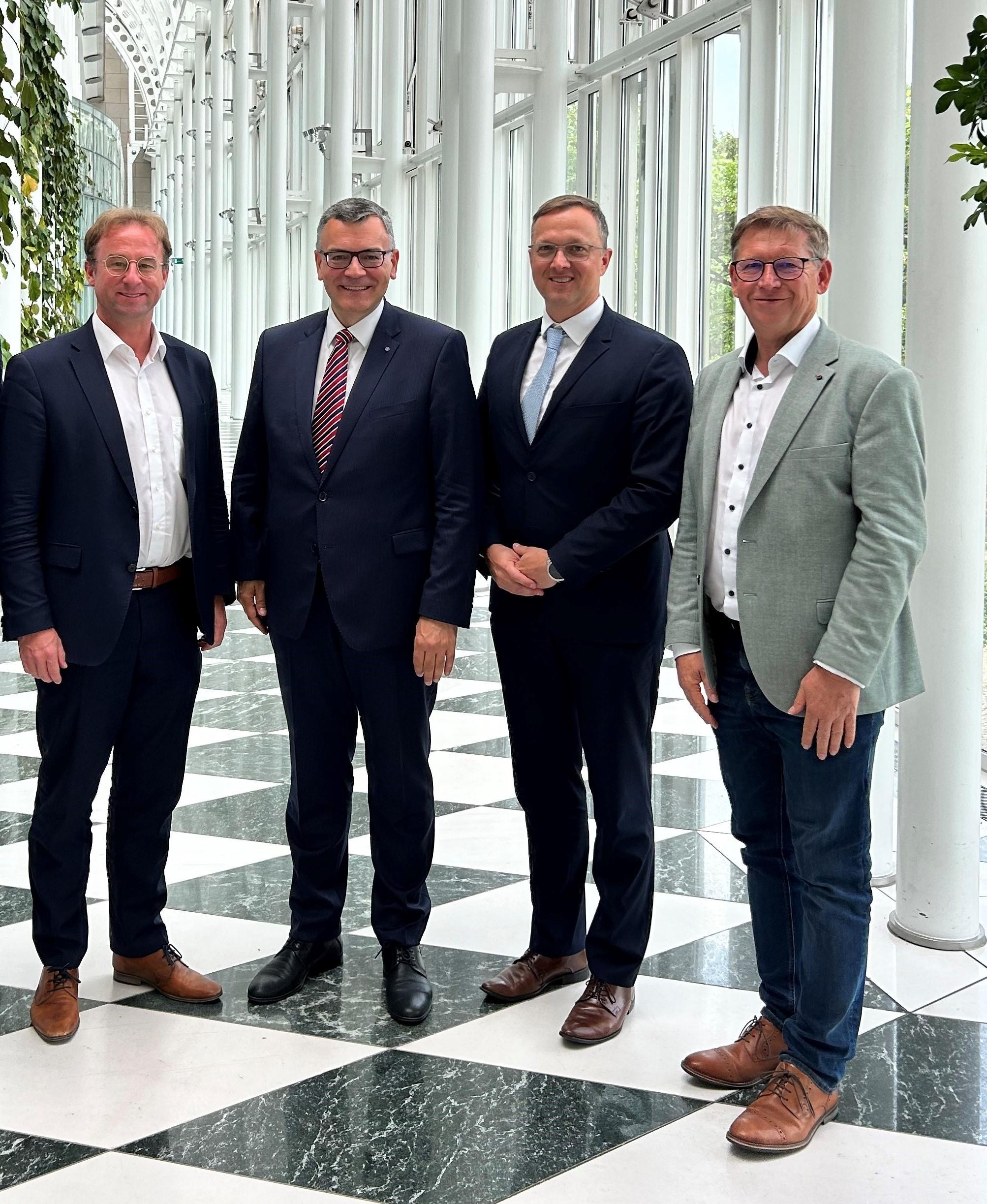 Treffen mit den bayerischen Rüstungsunternehmen|Landkreis|Donau-Ries ...