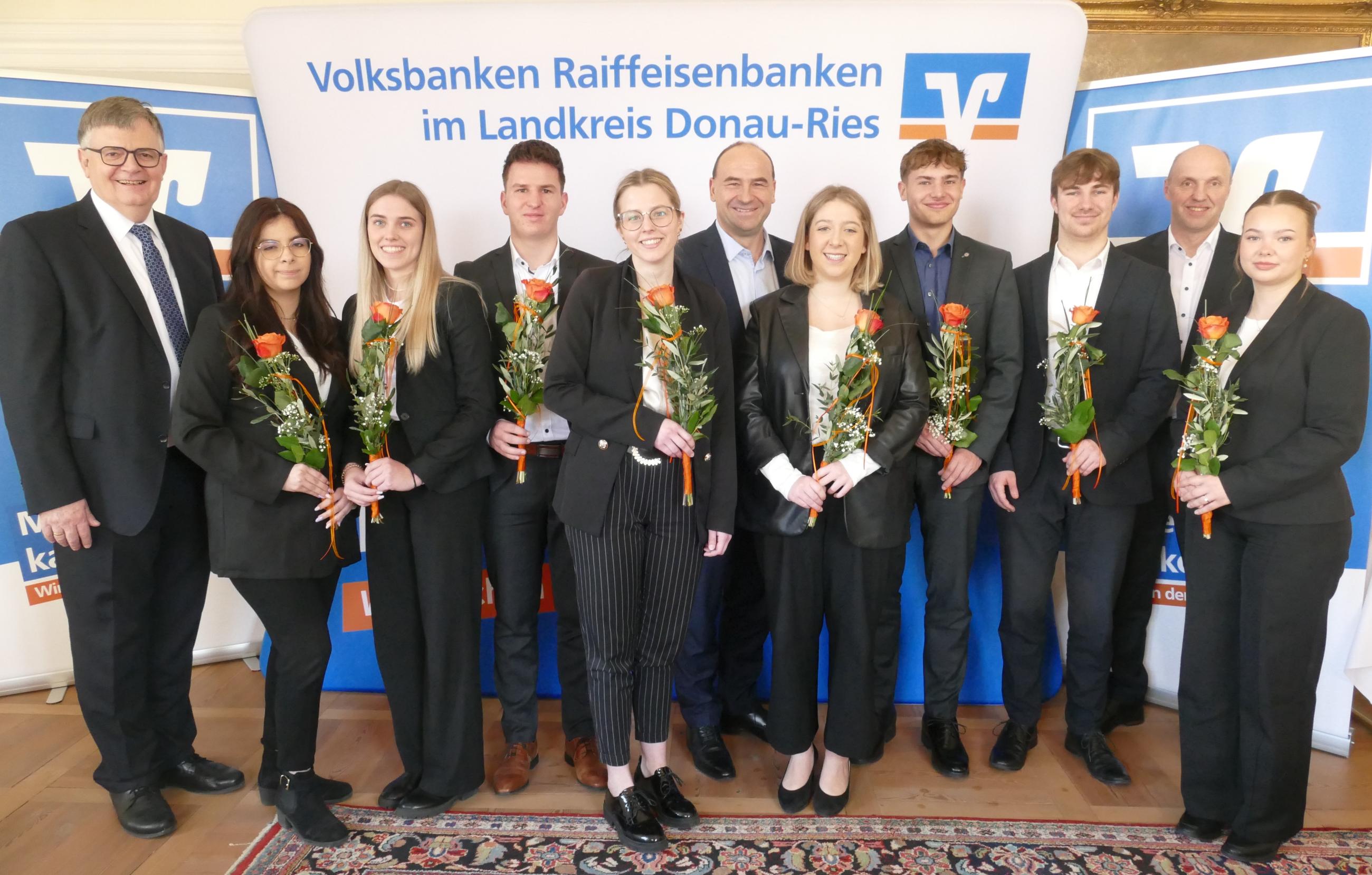 VR-Banken ehren erfolgreichen Banknachwuchs |Harburg|Donau-Ries-Aktuell