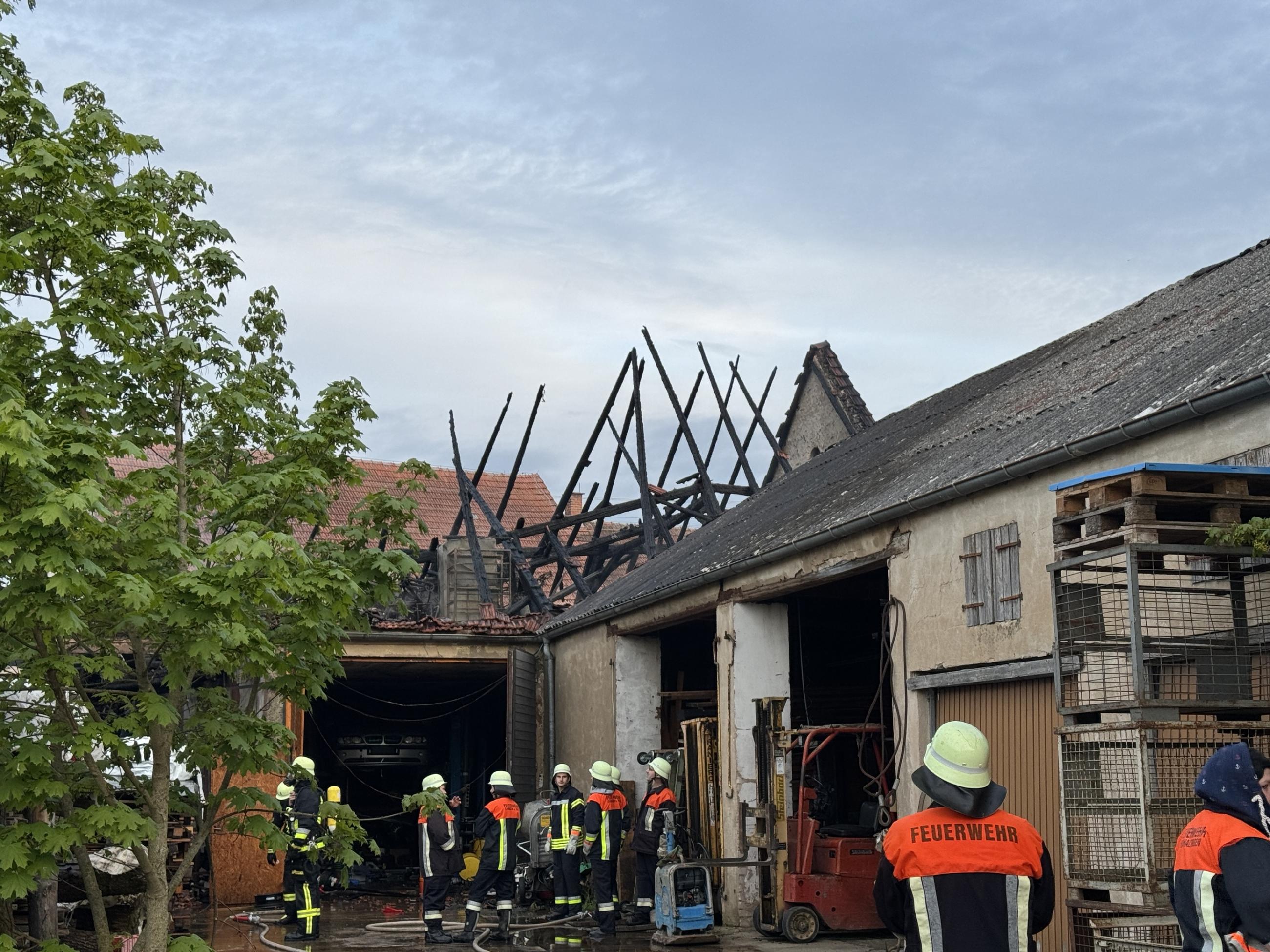 Erneut Brand im Ries: Scheune in Ehingen brennt nieder|Ehingen|Donau-Ries-Aktuell