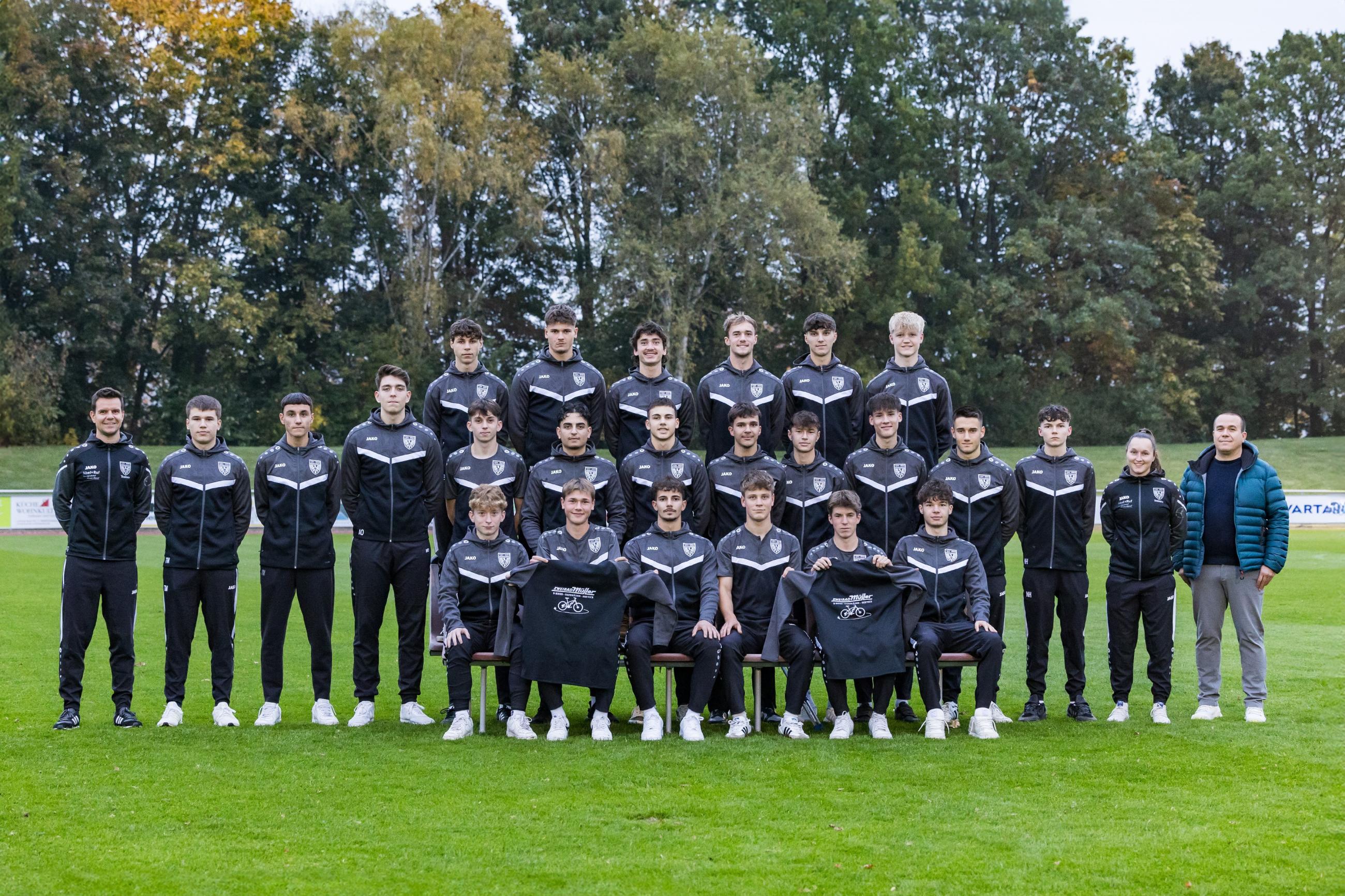 Neue Jacken für die U19 vom TSV Nördlingen|Nördlingen|Donau-Ries-Aktuell