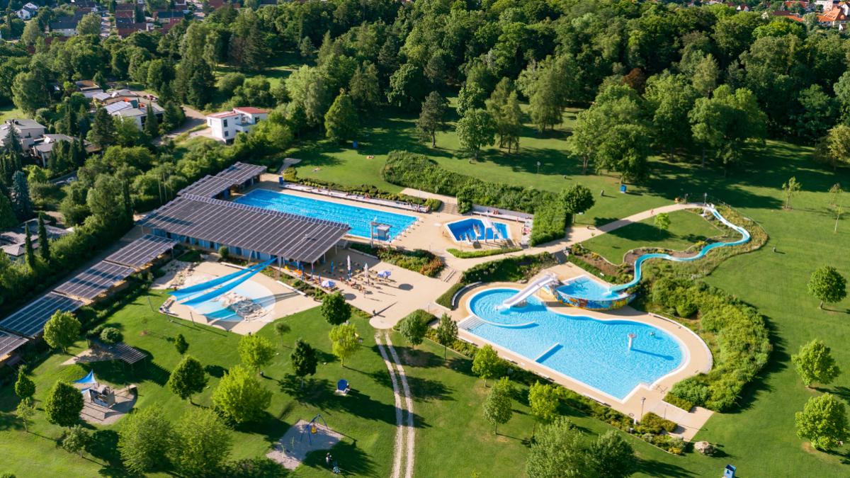 Zwei Teenager im Freibad bestohlen|Nördlingen|Donau-Ries-Aktuell
