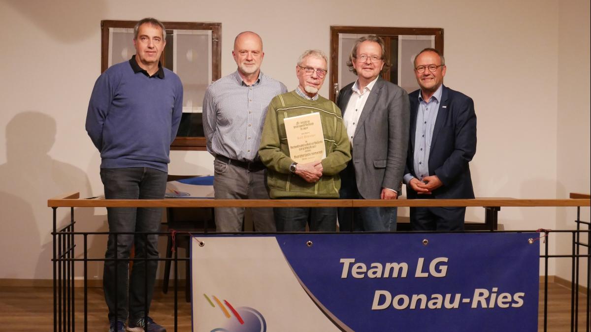 Besondere Ehrung für Gründungsmitglied der LG Donau-Ries|Landkreis ...
