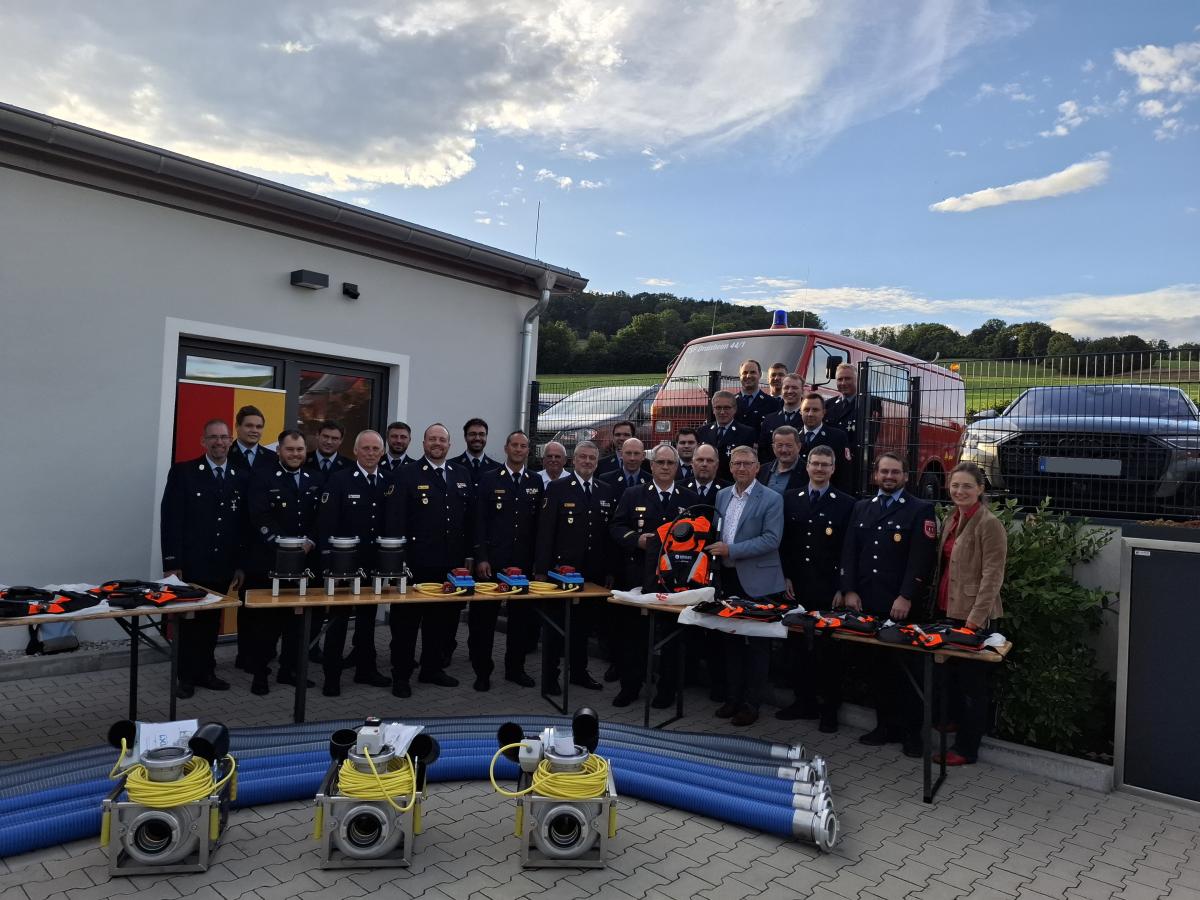Neue Ausrüstungsgegenstände für die Feuerwehren im Donau-Ries|Landkreis ...
