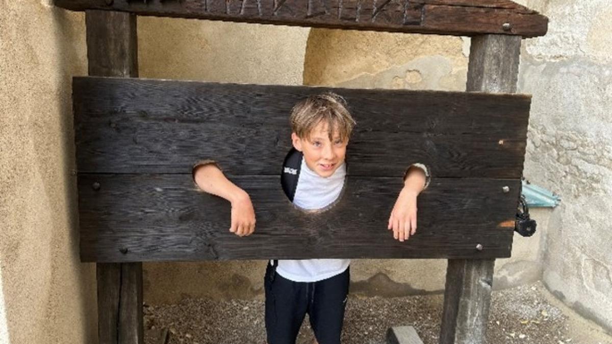 Ausflug ins Mittelalter: Schüler der 6a und 6b besuchen die Harburg ...