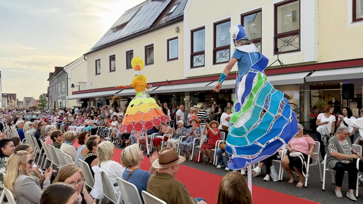 "Schau nachts Rain" lockt tausende Besucher in die Rainer Innenstadt ...
